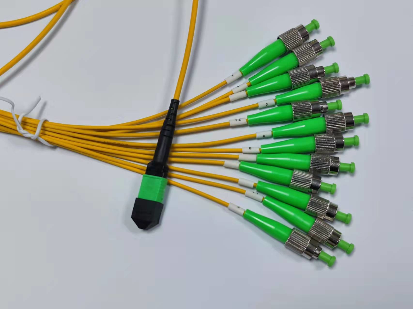 12 Fiber MTP MPO Cable With APC Male To FC APC Fanout Patch Cord For High Density Applications