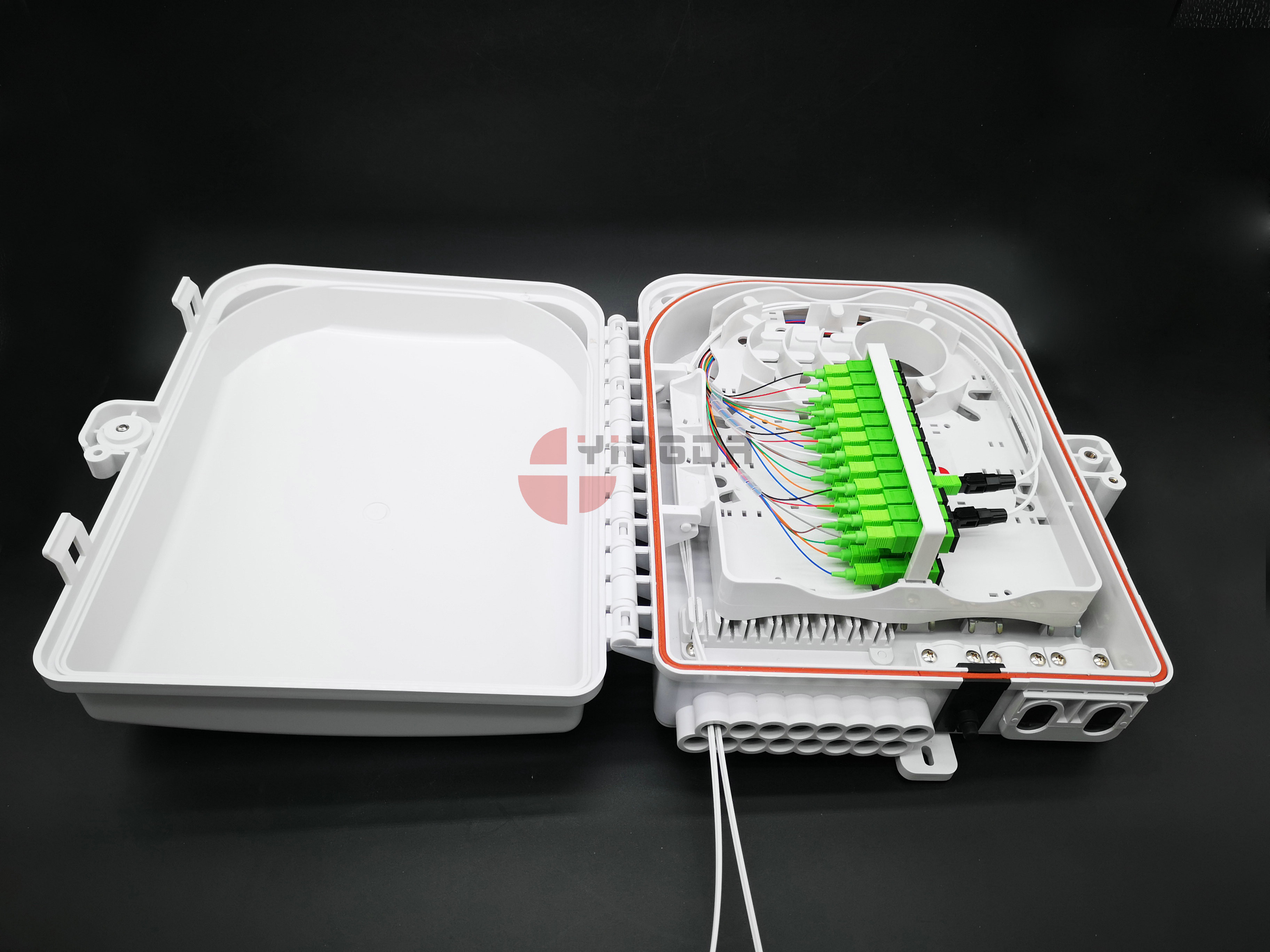 Waterproof IP65 Ftth Fiber Optic Terminal Box 24 Port PC Material Pole ...